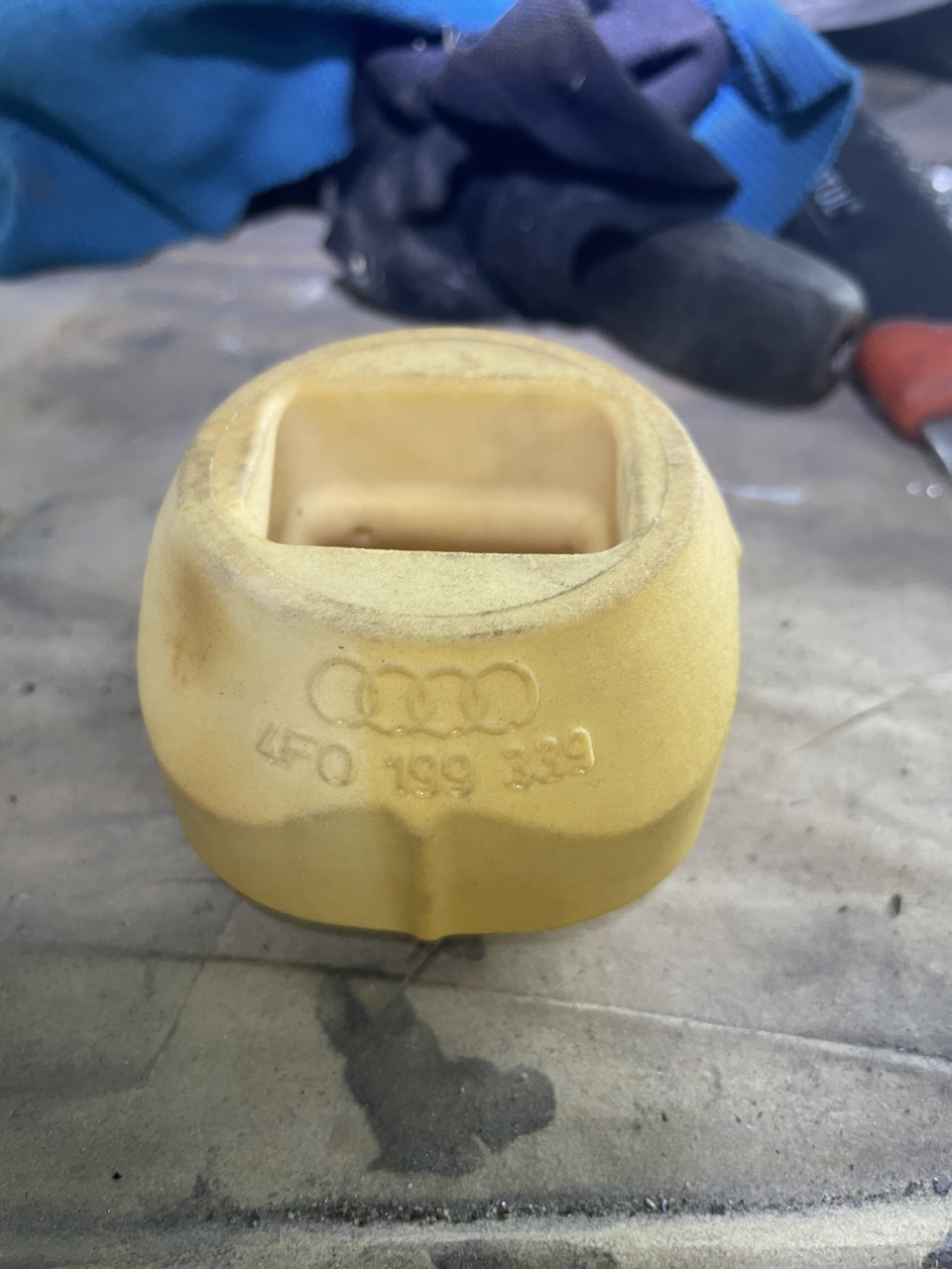 Замена передней подушки двигателя — Audi A6 (C6), 3 л, 2004 года ...