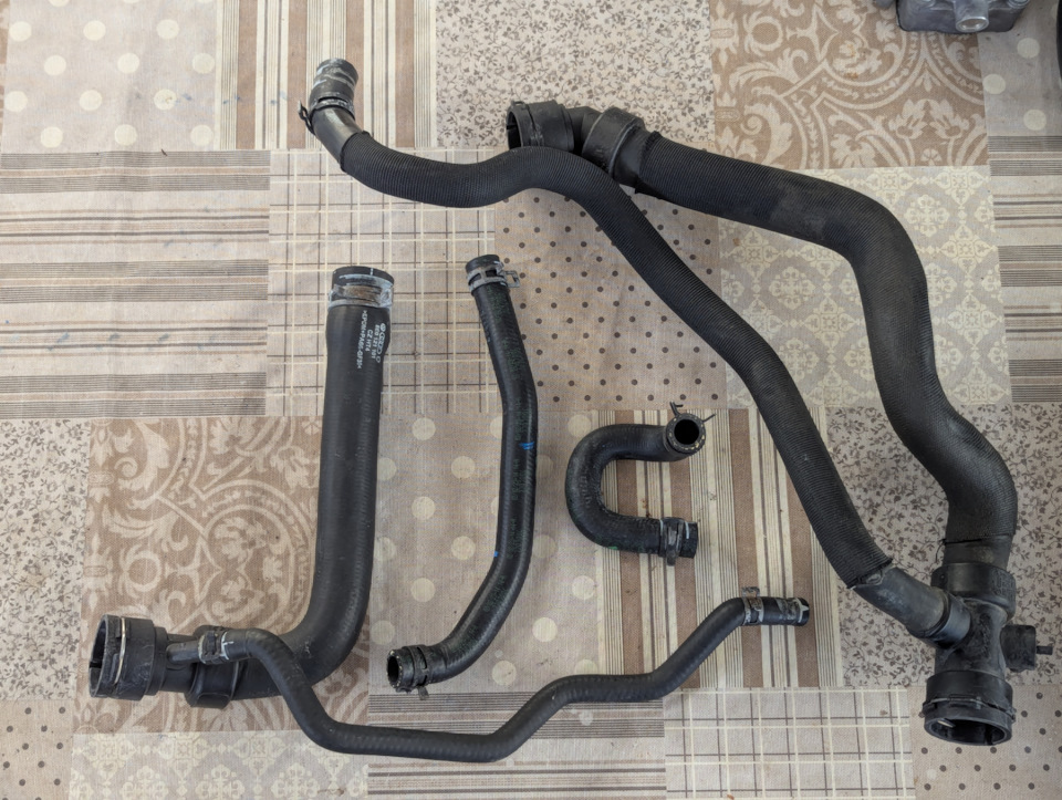 8E0121049N патрубoк водяного охлаждения VAG | Запчасти на DRIVE2