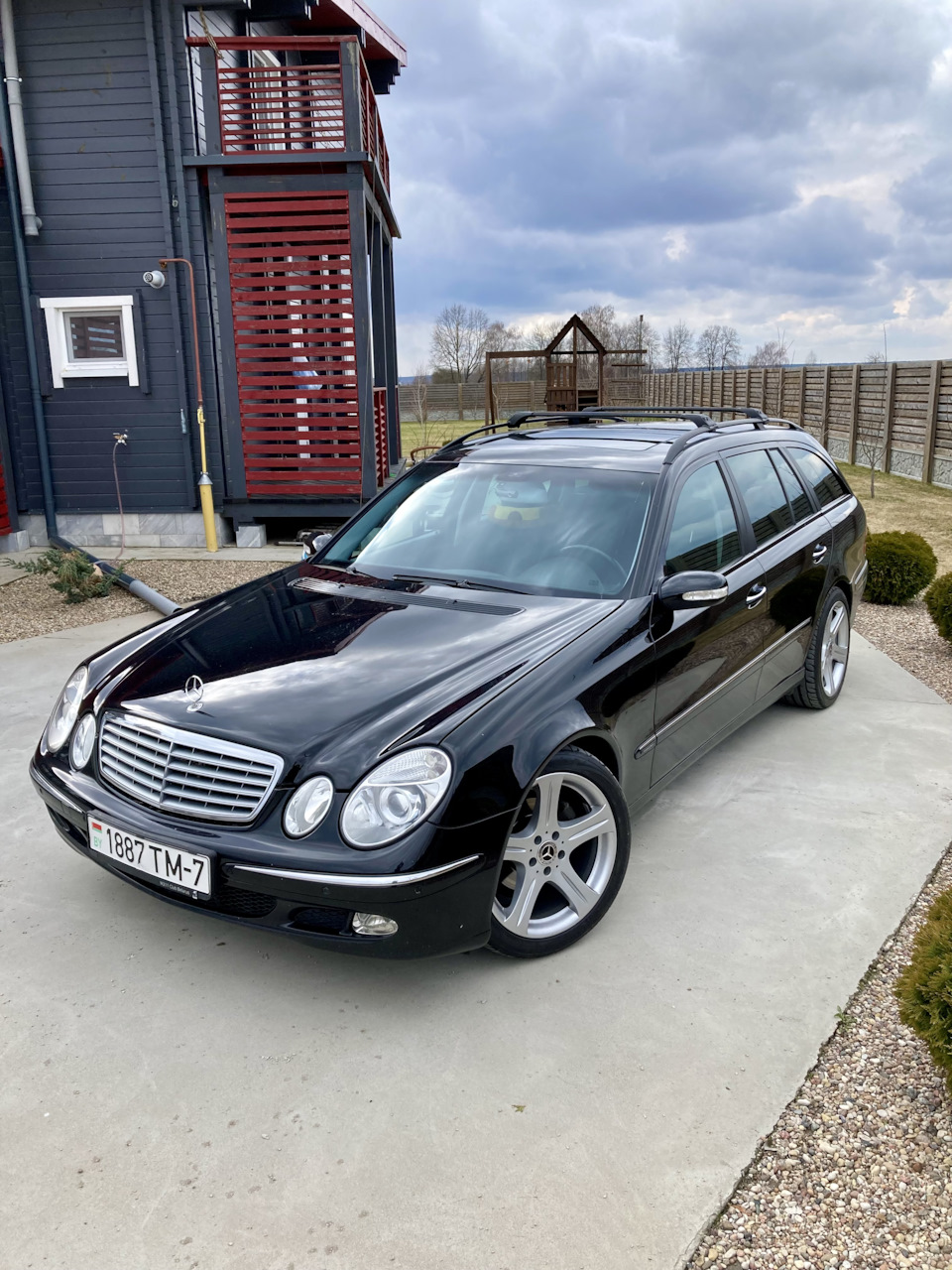 86. Переобулся! — Mercedes-Benz E-Class Estate (S211), 2,2 л, 2004 года | колёсные диски | DRIVE2