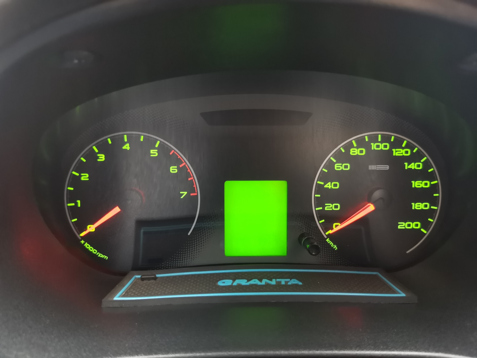 Небольшой пересвет панели приборов — Lada Гранта (1G), 1,6 л, 2017 года ...