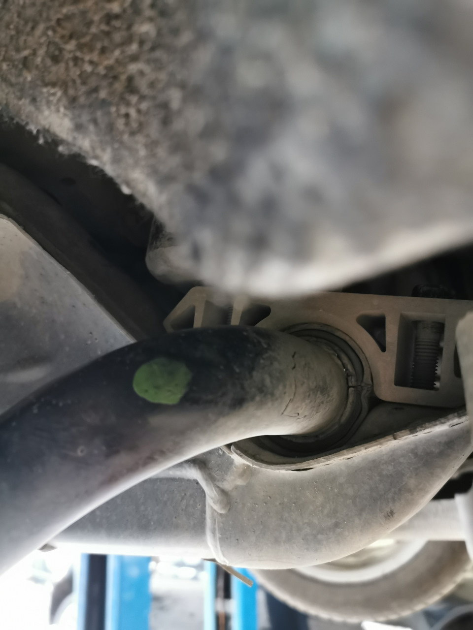 Приключения со стабилизатором — Audi Q7 (1G), 3 л, 2014 года | визит на ...