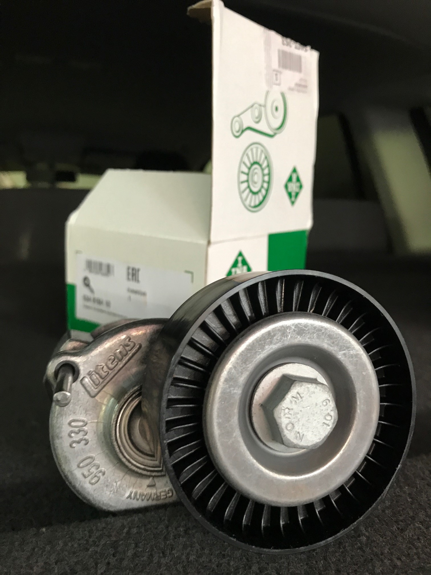 Замена натяжителя ремня — Volkswagen Tiguan (1G), 2 л, 2012 года ...