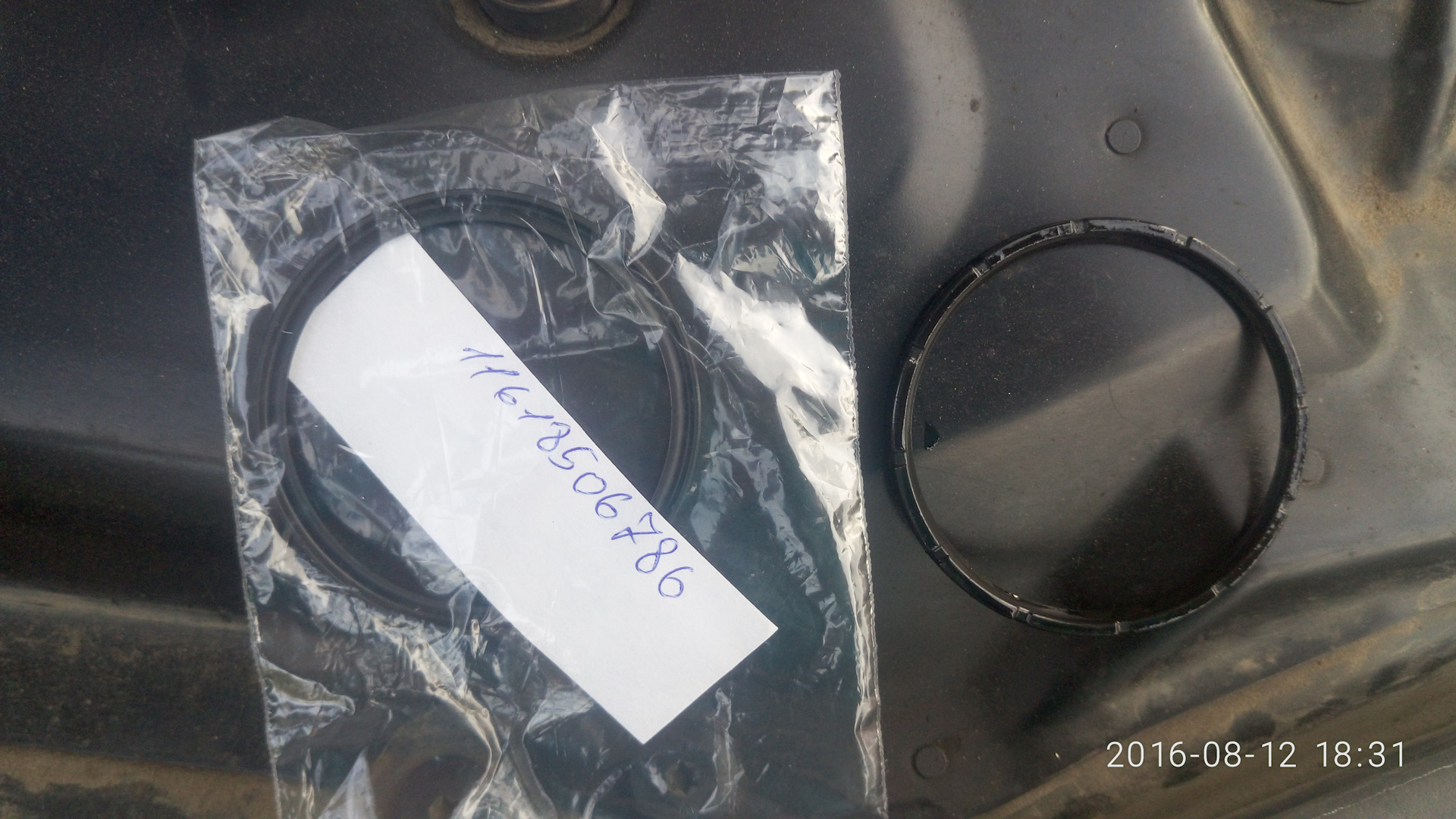 Замена датчика температуры всасываемого воздуха — BMW 5 series Touring ...