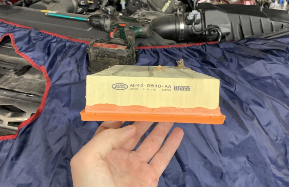 LR011593 Патрон воздушного фильтра Jaguar Land Rover | Запчасти на DRIVE2