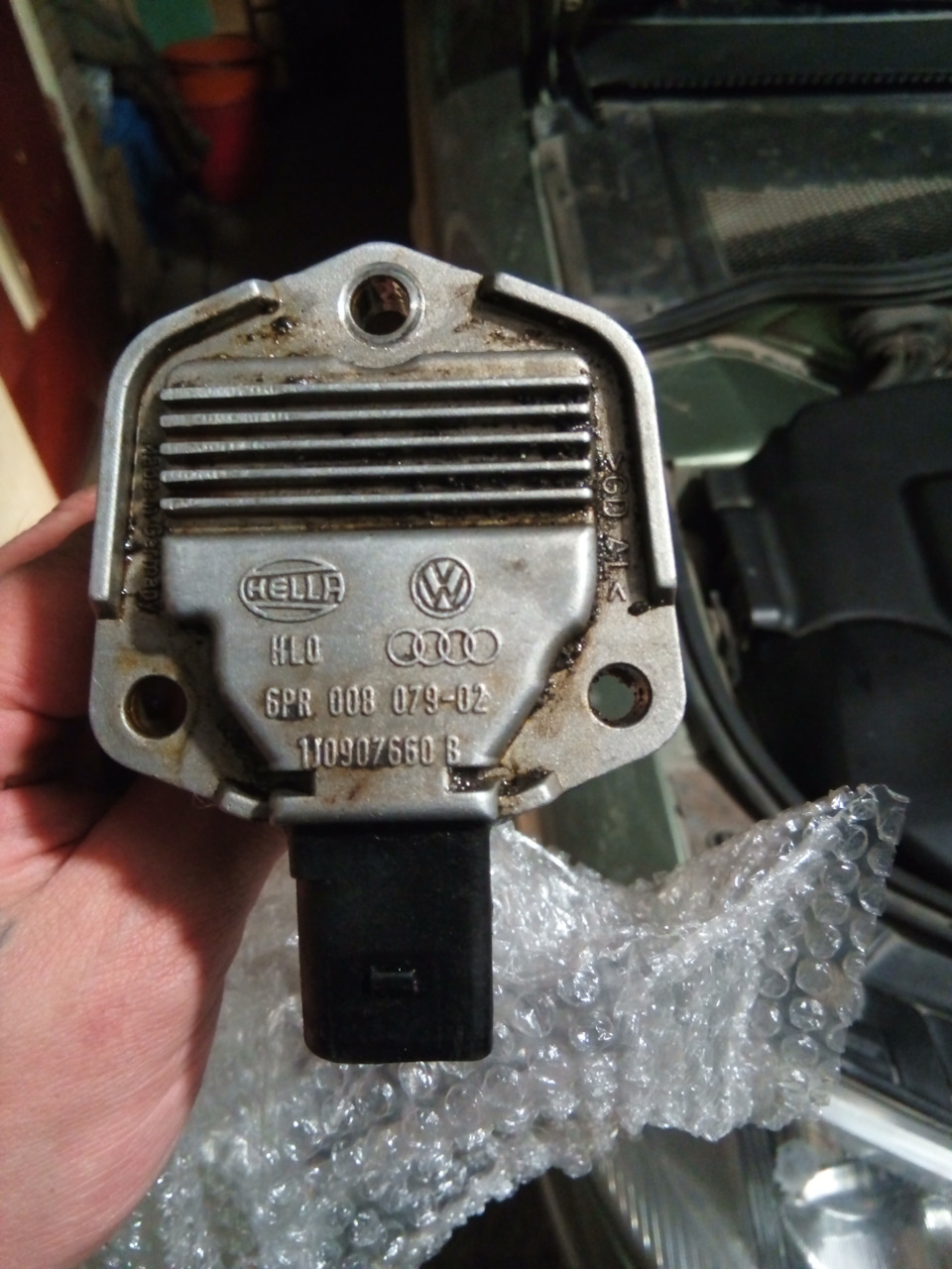 Замена датчика уровня масла G266, замена масла. — Volkswagen Passat B5 ...