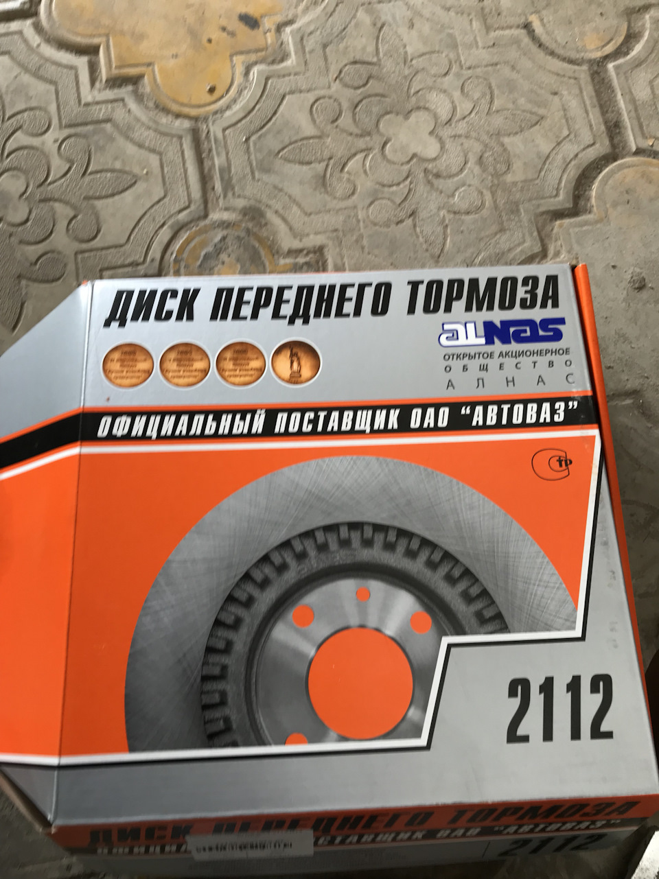 Замена передних дисков тормозов — Lada Приора седан, 1,6 л, 2011 года ...