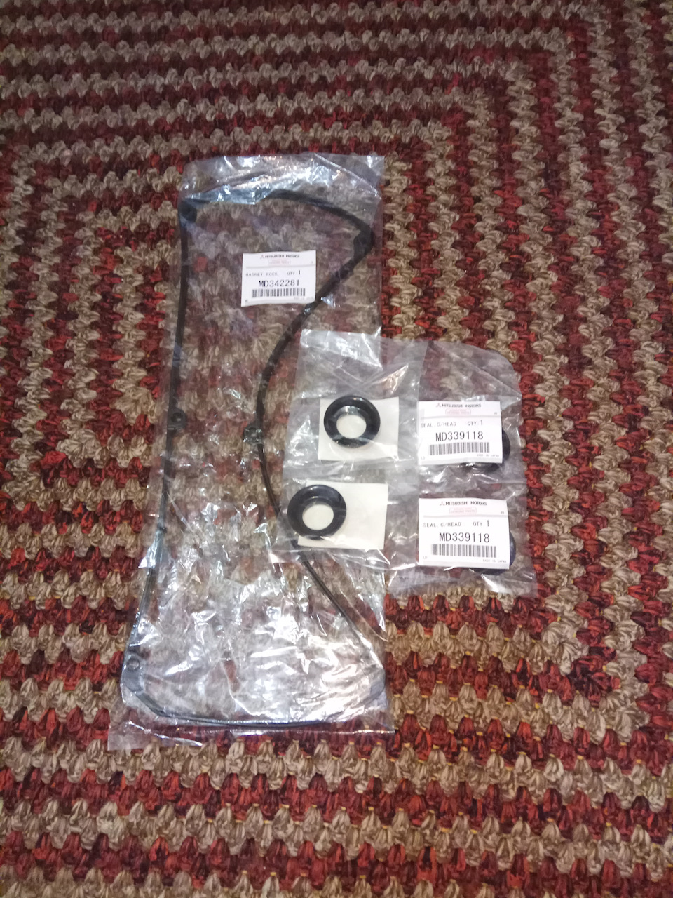 Замена прокладок свечных колодцев и клапанной крышки. — Mitsubishi ...