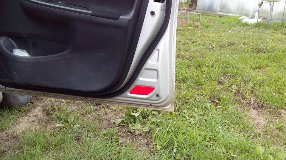 Световозвращающие наклейки на двери — Toyota Corolla Fielder (E140), 1 ...