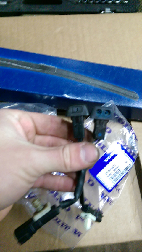 31301827 Форсунка омывателя лобового стекла Volvo | Запчасти на DRIVE2