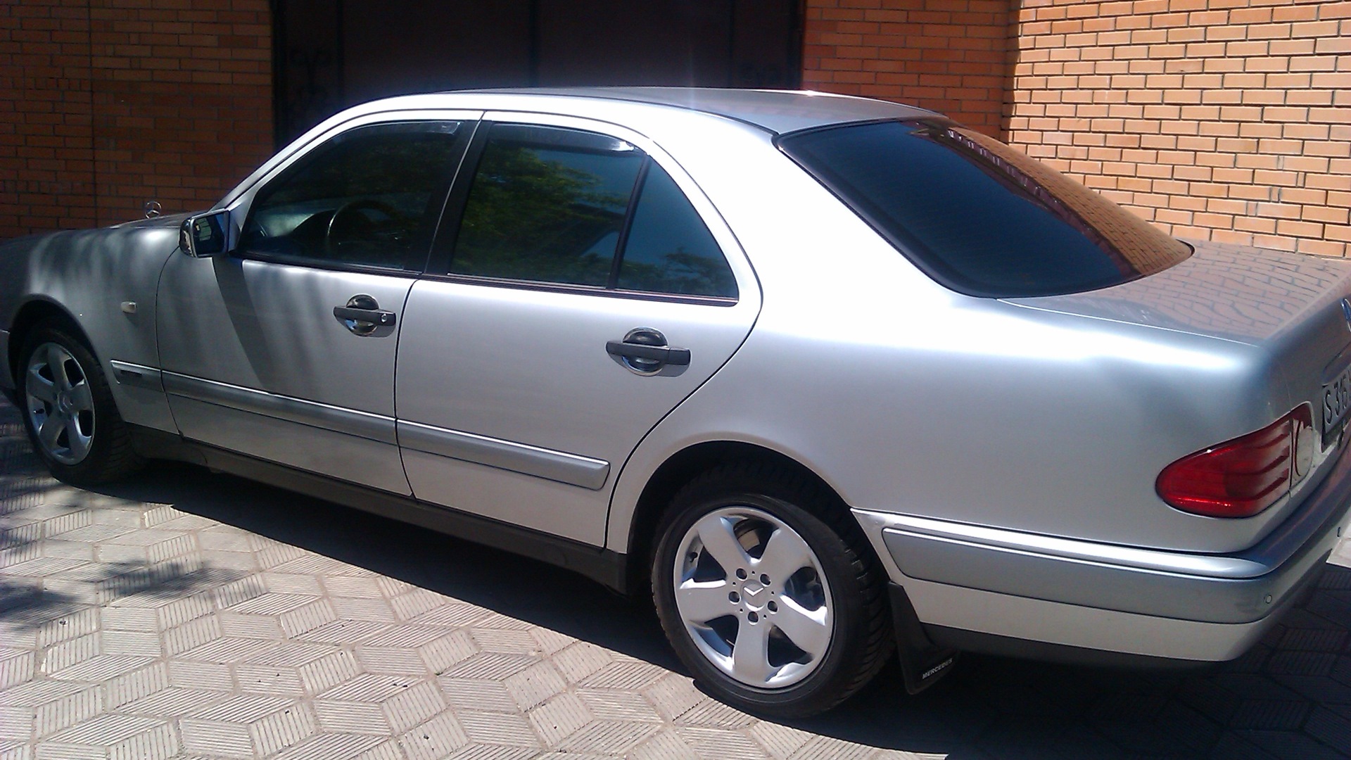 Mercedes-Benz E-class (W210) 2.3 бензиновый 1996 | silver на DRIVE2