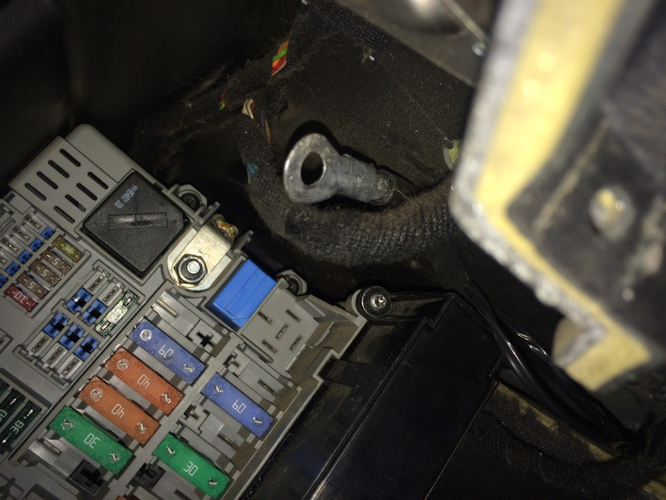 Замена плюсового провода АКБ — BMW 3 series (E90), 2 л, 2006 года ...