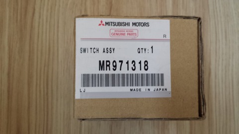 MR971318 Датчик уровня бачка омывателя лоб.стекла Mitsubishi | Запчасти ...