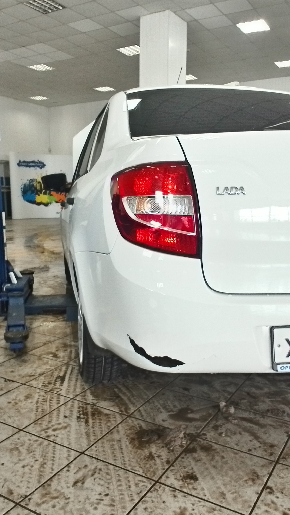 Стукнул задний бампер — Lada Гранта (1G), 1,6 л, 2015 года | поломка ...