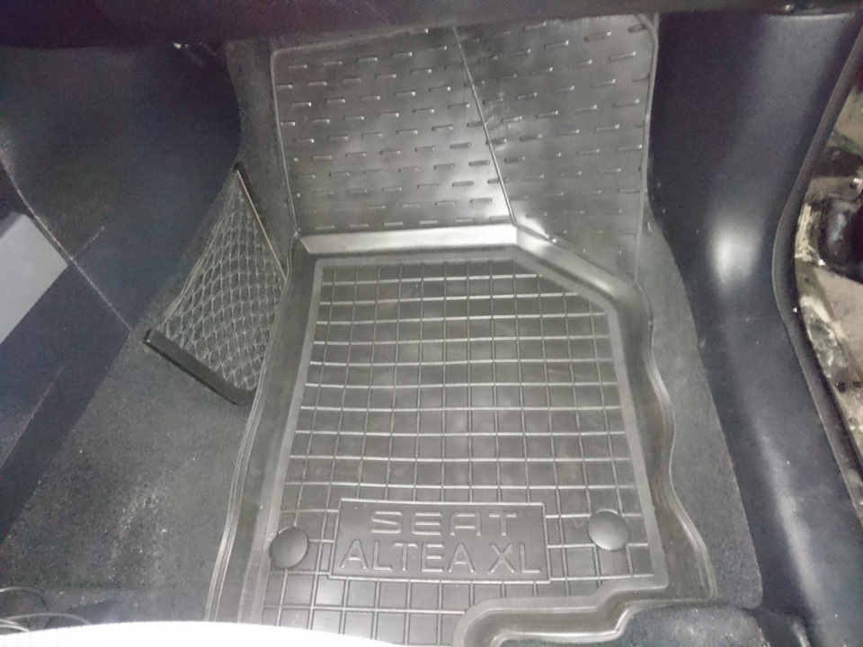 Полиуретановые ковры — SEAT Altea XL, 2 л, 2011 года | аксессуары | DRIVE2