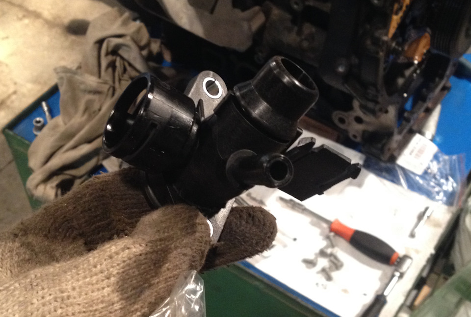 06H121132E Фланец системы охлаждения VAG | Запчасти на DRIVE2