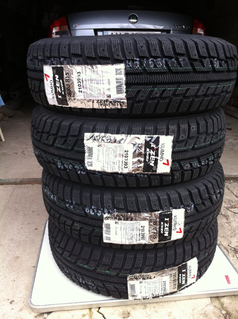 Зимняя резина Kumho I'Zen KW22 195/65 R15 91T под шип — Skoda Octavia ...