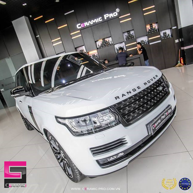 Люксовый полноприводный внедорожник Range Rover под защитой нанокерамических покрытий Ceramic ...