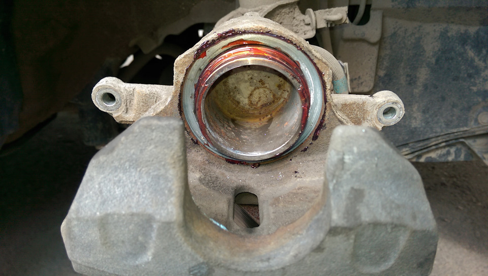 Пыльник тормозного цилиндра — Mazda CX-5 (1G), 2,5 л, 2015 года ...