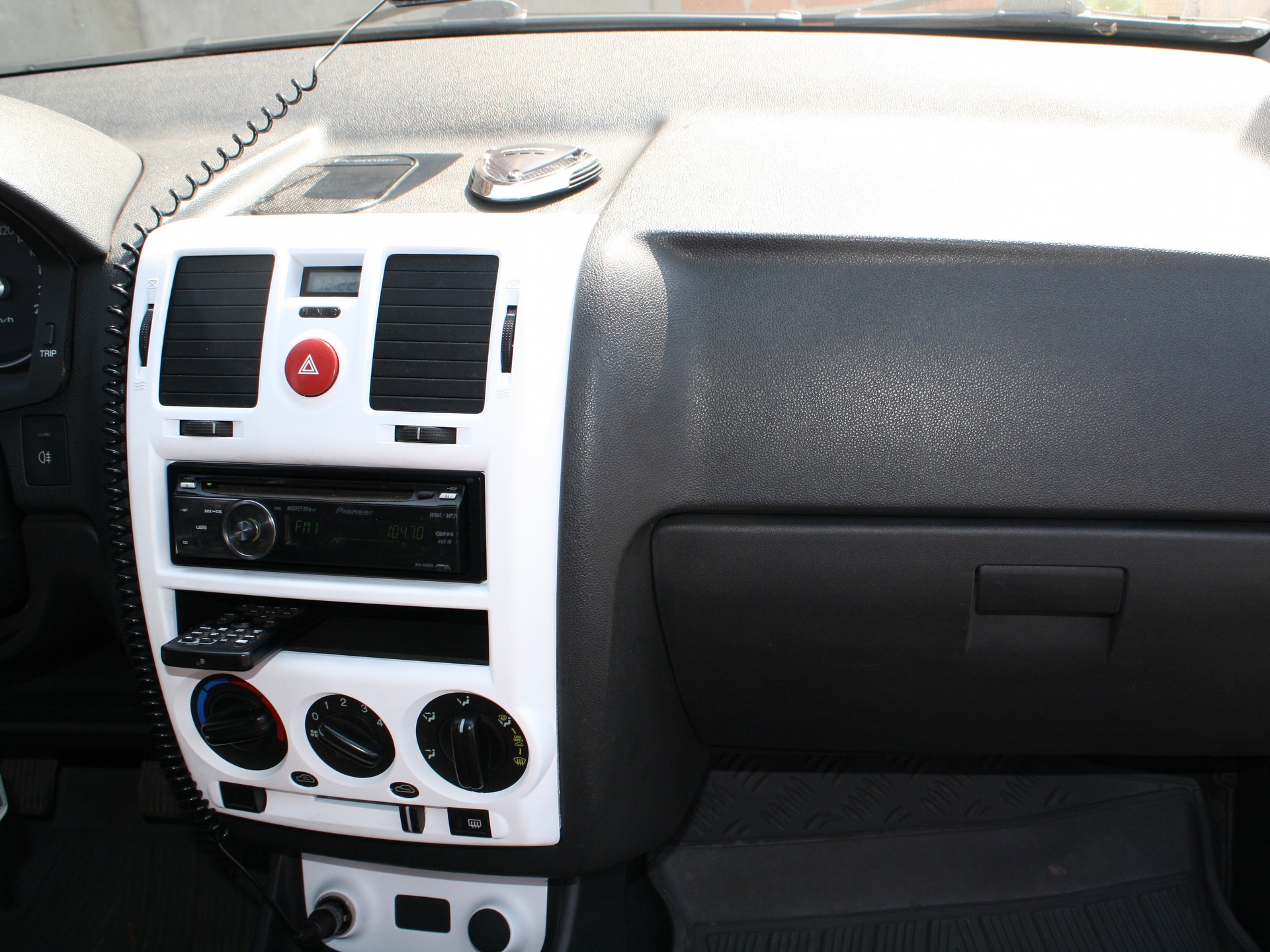 Покраска деталей интерьера салона — Hyundai Getz, 1,4 л., 2008 года ...