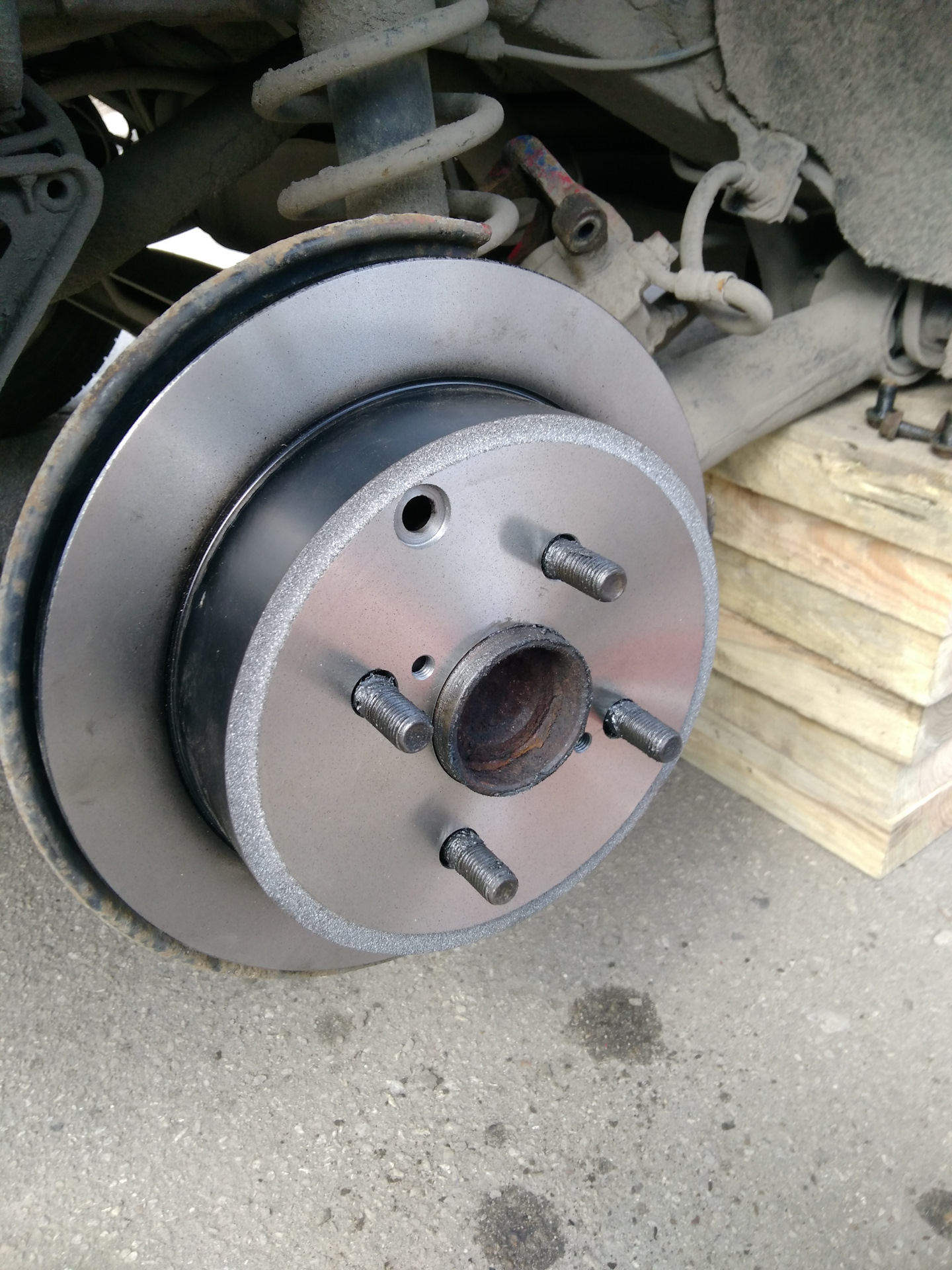 13 месяцев без ручного тормоза. (Ручника) — Toyota Corolla (120), 1,4 л ...