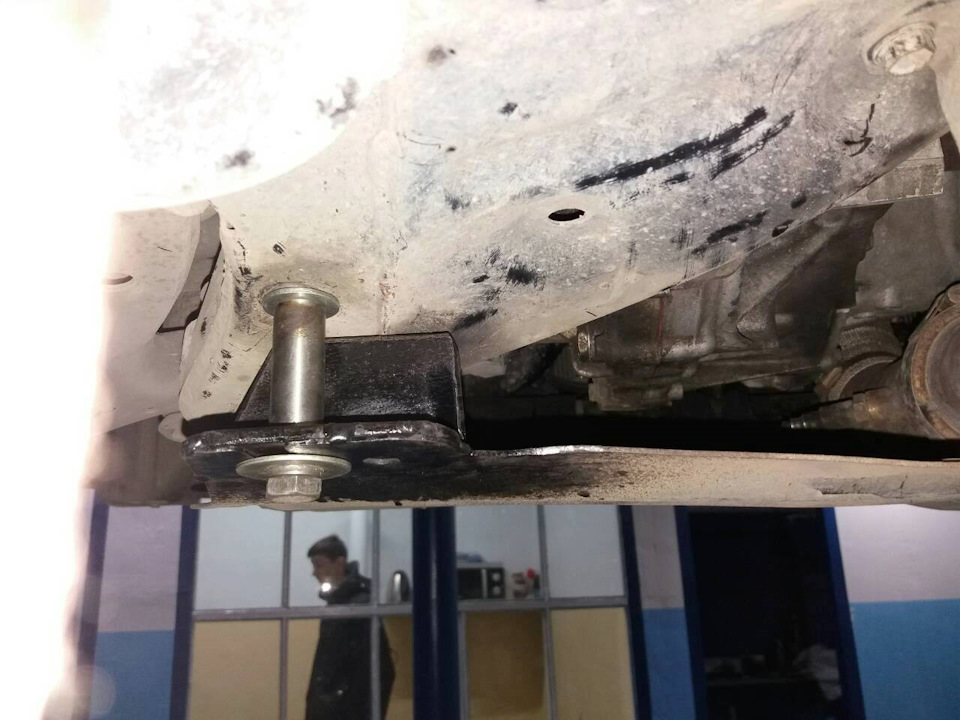 Замена шаровой опоры и модернизация креплений защиты — Toyota Camry ...