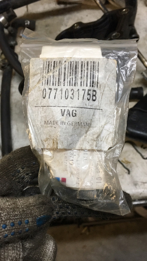 077103175B Клапан обратный VAG | Запчасти на DRIVE2