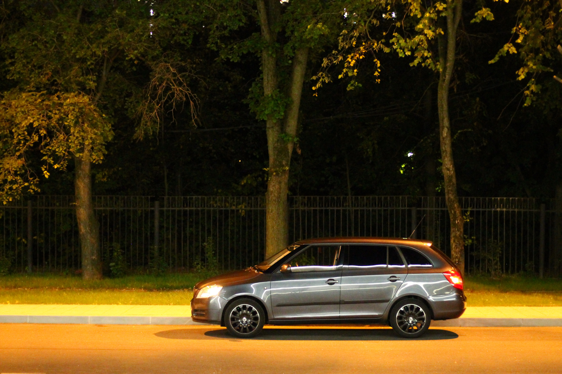 Оригинальная композитная защита картера VAG — Skoda Fabia Combi Mk2, 1 ...