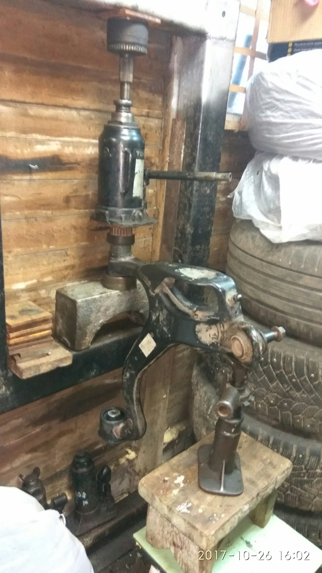 Перед. Лев ступичный, сайленты на нижних рычагах обе стороны. — Land ...