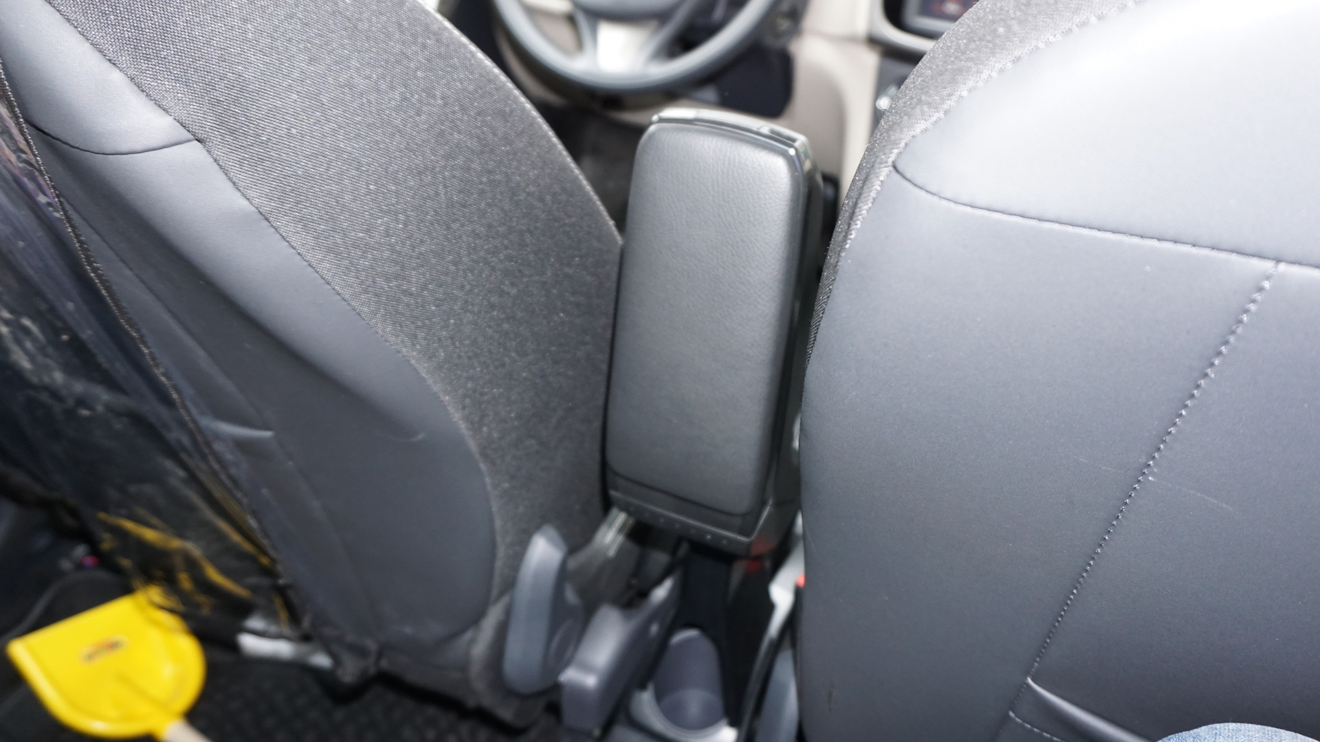 Подлокотник мне в бухту. — Renault Logan (2G), 1,6 л, 2015 года ...