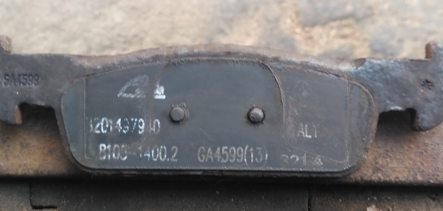 Замена передних тормозных колодок — Renault Logan (2G), 1,6 л, 2018 ...