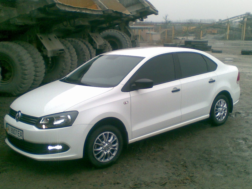 доводчики стекол — Volkswagen Polo Sedan, 1,6 л, 2012 года ...
