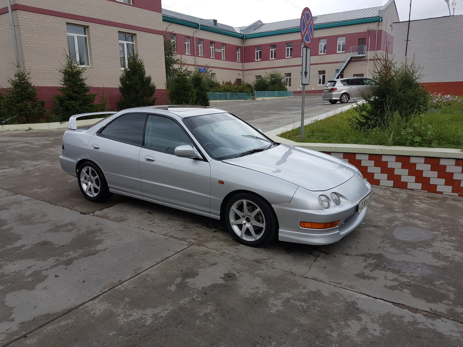 Integra type r vs Toyota Celica 3s-gte — Honda Integra Type R (DC2), 1 ...