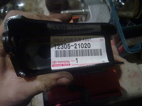 1230521020 ПОДУШКА ДВИГАТЕЛЯ ПРАВАЯ (ГИДРАВЛИЧЕСКАЯ). TOYOTA LEXUS ...