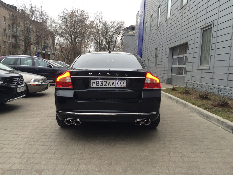 Накладка на бампер часть 2 — Volvo S80 (2G), 2,5 л, 2011 года ...