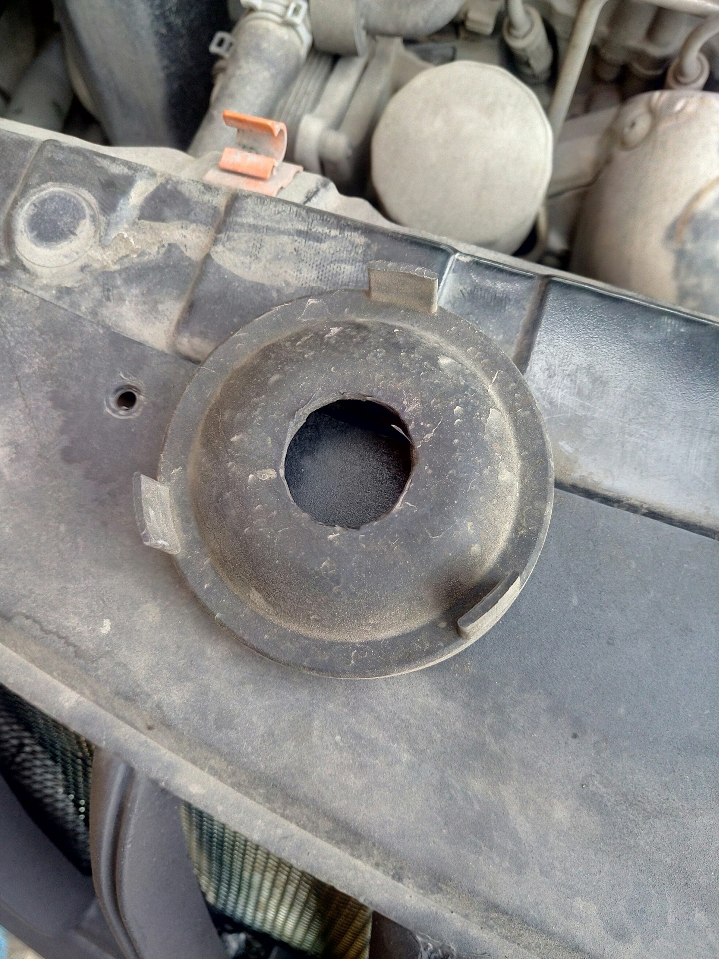 Затычки) — Skoda Yeti, 1,2 л, 2012 года | запчасти | DRIVE2