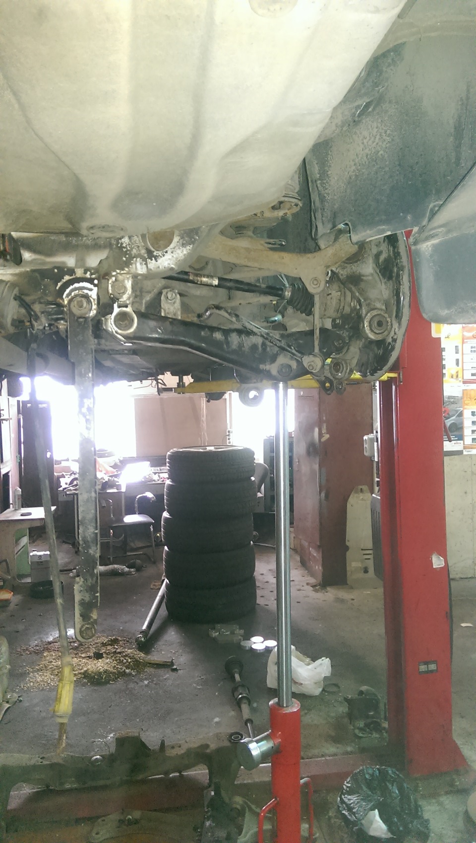 Замена сайлентблоков задней подвески. — Volvo XC70 II, 2,4 л, 2003 года ...