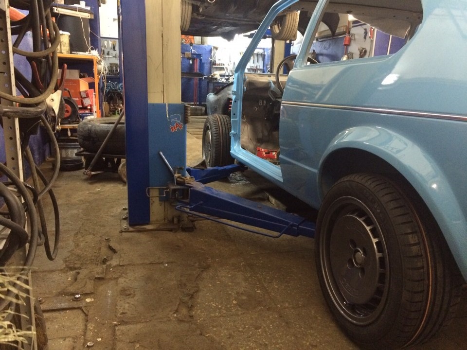 На лапах Ronal Turbo — Volkswagen Golf Mk1, 1,8 л, 1982 года | колёсные ...