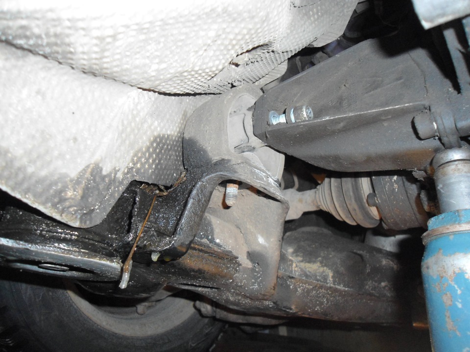 Замена подушек МКПП 1.6 AHL — Volkswagen Passat B5, 1,6 л, 1998 года ...