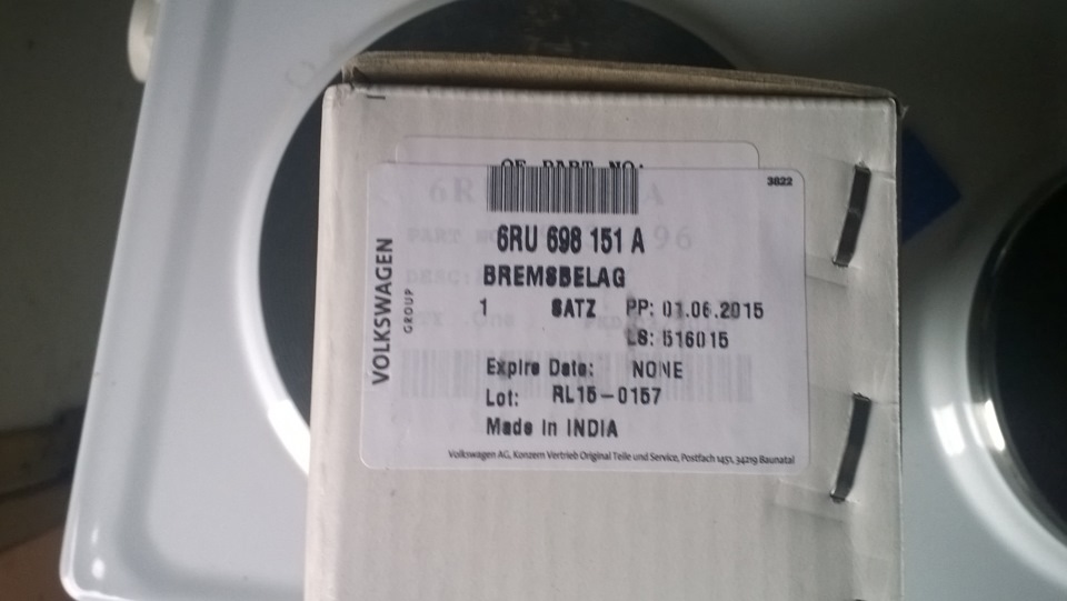 Замена передних колодок — Volkswagen Polo Sedan, 1,6 л, 2014 года ...
