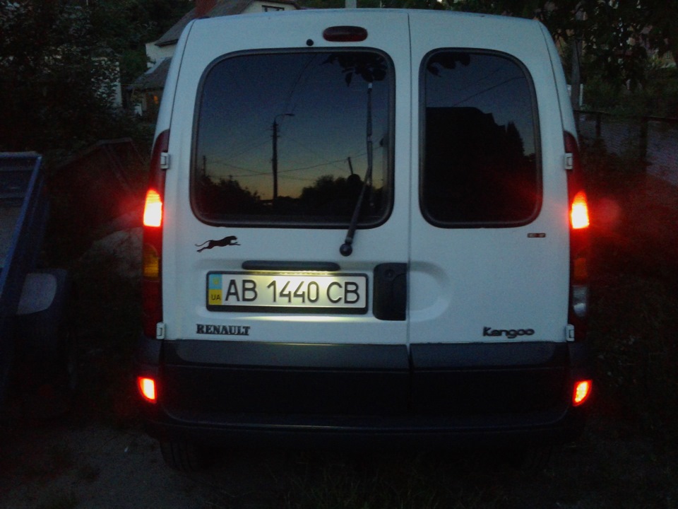 ремонт подсветки заднего номера — Renault Kangoo (1G), 1,5 л, 2005 года ...