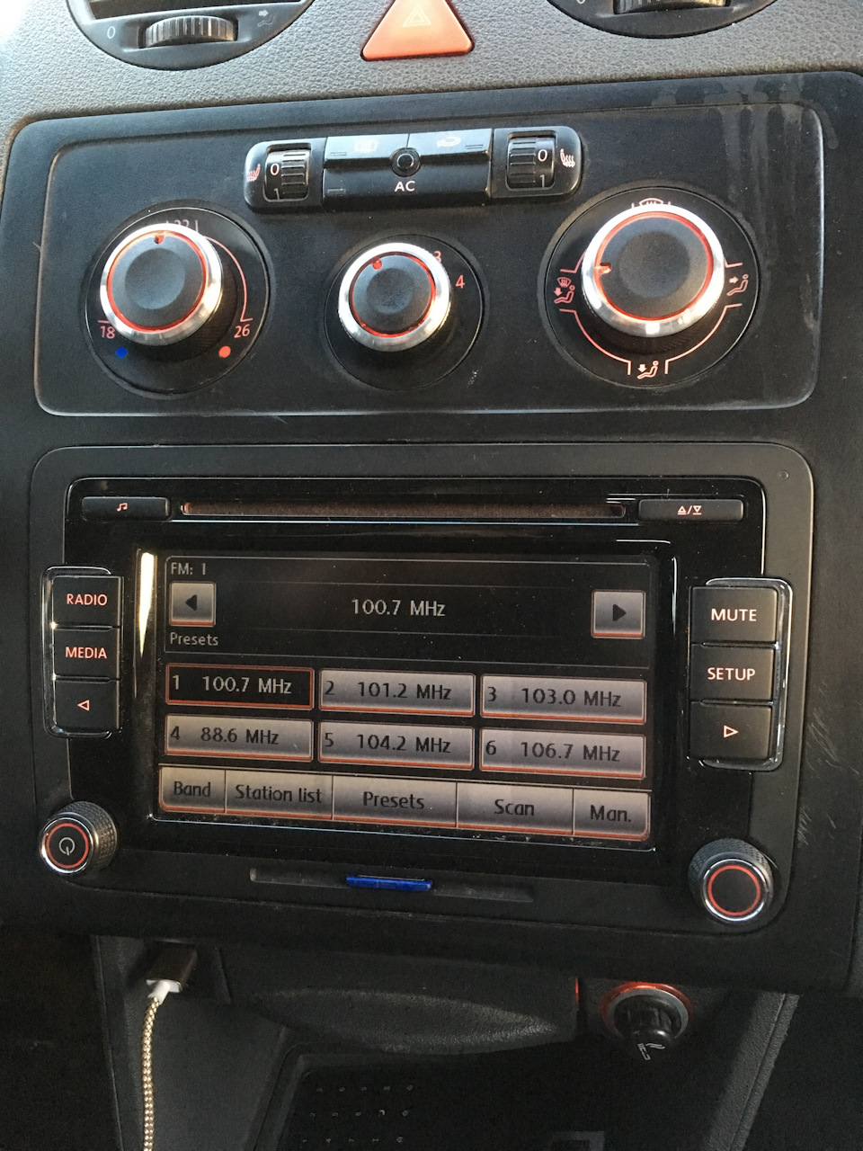 Магнитола с usb + aux и крутилки — Volkswagen Caddy (3G), 1,6 л, 2007 ...