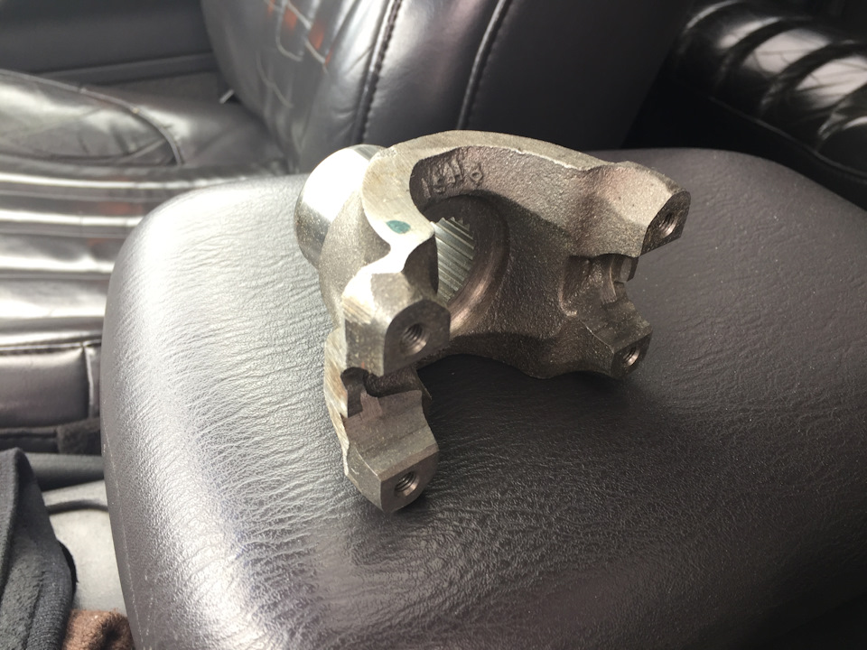 Хвостовик, сальник, распорная втулка (под крестовину — WJ) — Jeep Grand ...