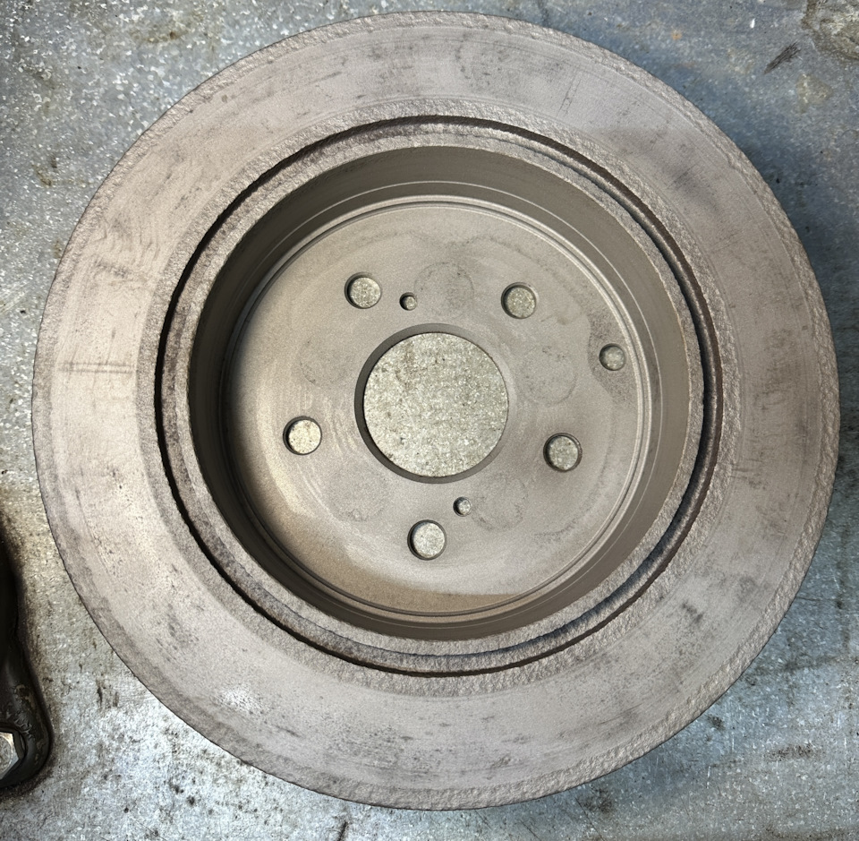 Обслуживание тормозной системы Ч.1 — Toyota Prius Plus, 1,8 л, 2014 ...