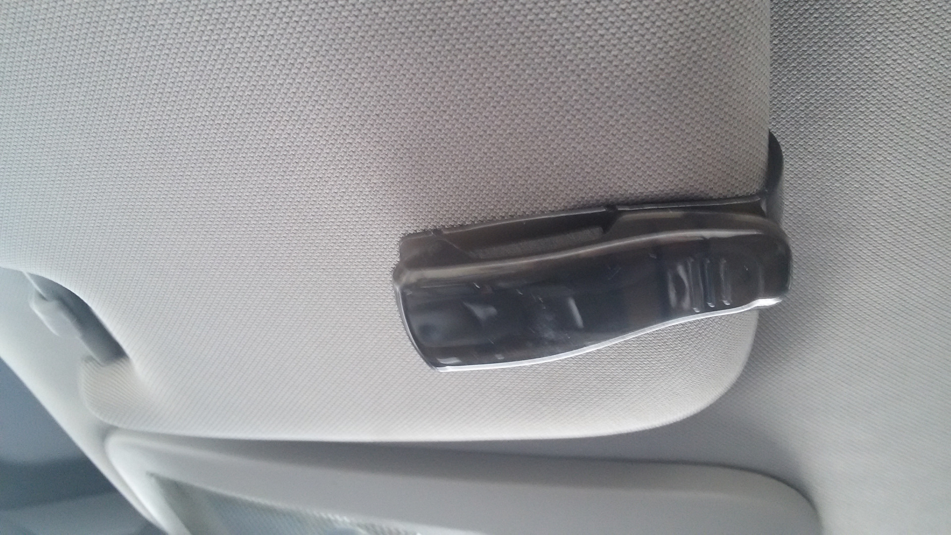 Прищепка для очков — Volvo XC90 (1G), 2,4 л, 2008 года | аксессуары ...