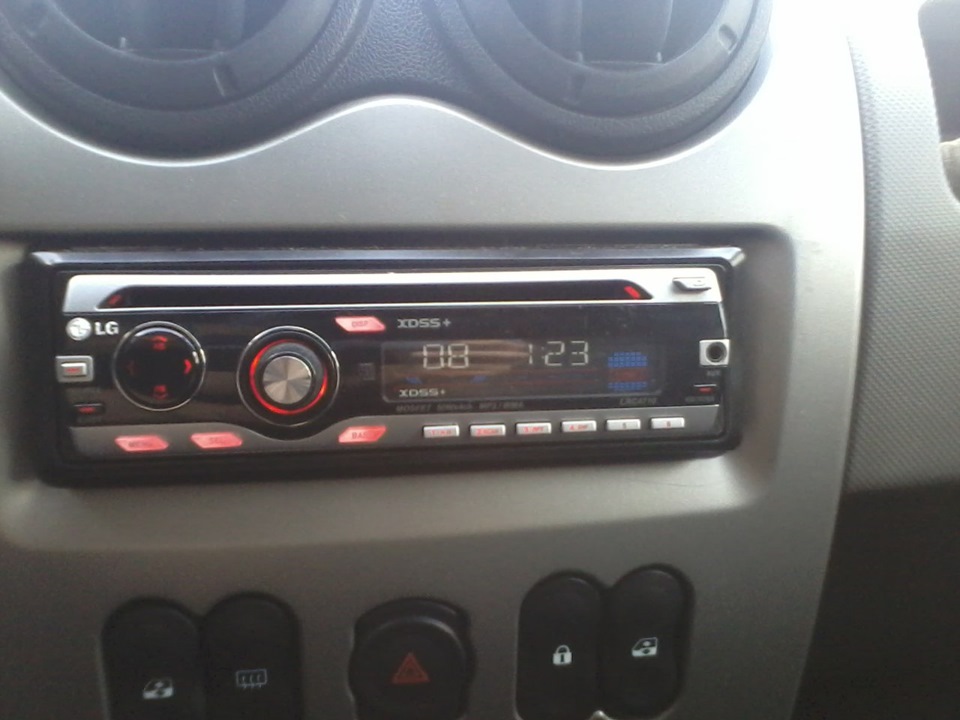 Магнитола — Renault Logan (1G), 1,4 л, 2010 года | автозвук | DRIVE2