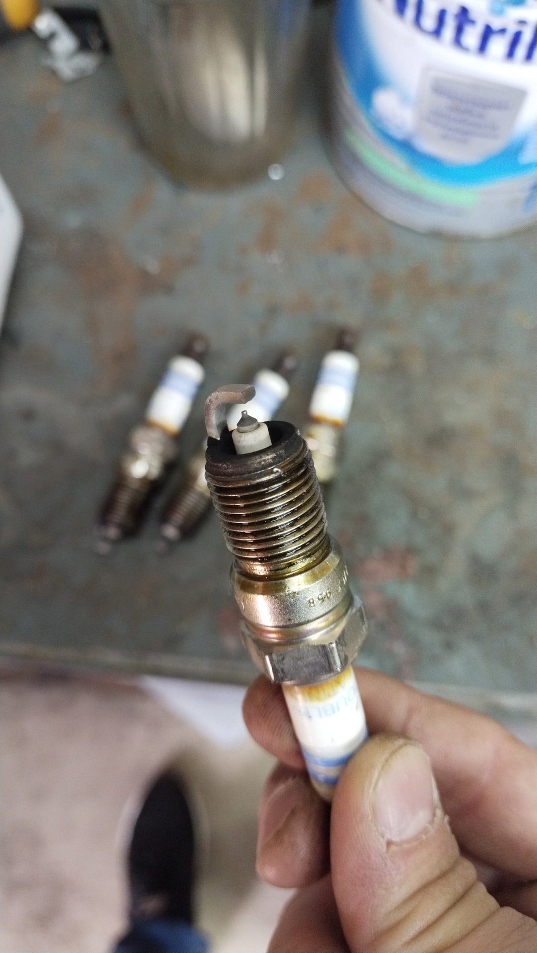 Замена свечей зажигания — Volvo S40 (2G), 1,8 л, 2008 года | запчасти ...