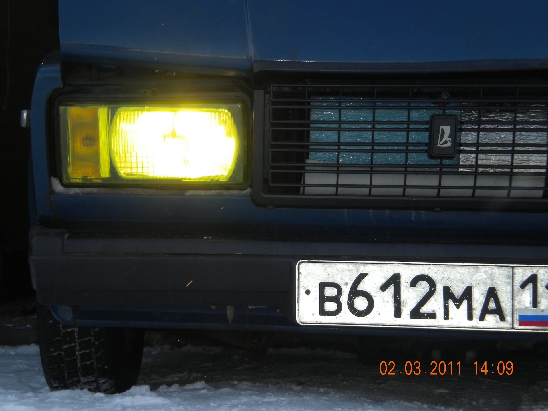 Желтые фары))) — Lada 2107, 1,6 л, 2002 года | тюнинг | DRIVE2