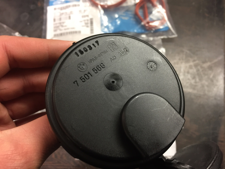 7501566 КЛАПАН, ОТВОДА ВОЗДУХА ИЗ КАРТЕРА BMW | Запчасти на DRIVE2