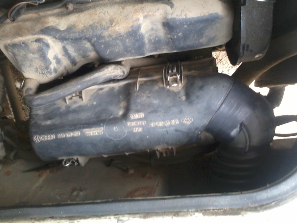 Воздушный фильтр — Volkswagen Transporter T3, 1,6 л, 1985 года | своими ...