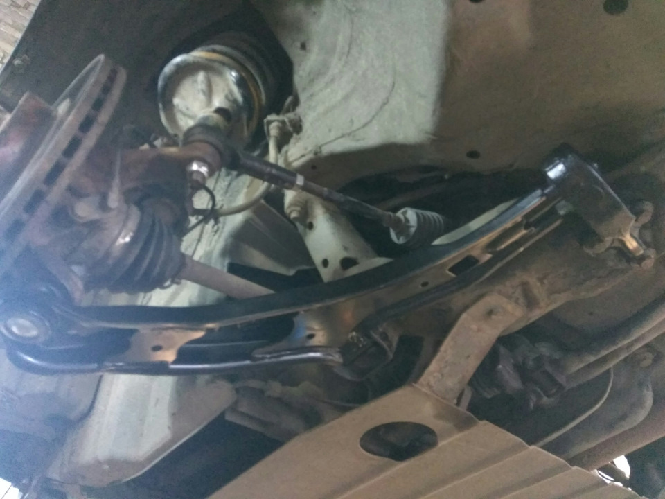 Замена рычагов — Nissan Almera II (N16), 1,5 л, 2005 года | визит на ...